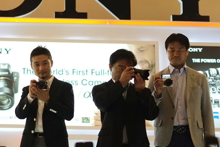 Sony Luncurkan Dua Kamera Mirrorless Terbarunya, A5000 Dan A6000, Di ...
