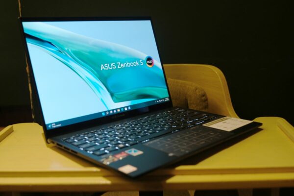 Ini 7 Hal Menarik Dari ASUS Zenbook S 13 OLED (UM5302TA) - YANGCANGGIH.COM