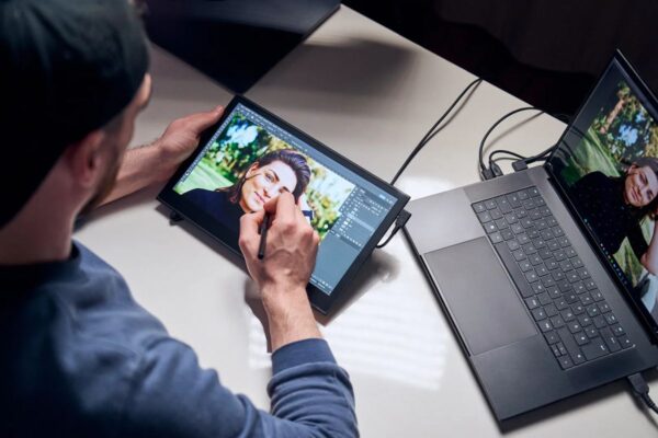 Wacom Movink 13: Tablet Gambar Profesional Pertama Dengan Layar OLED 13 ...